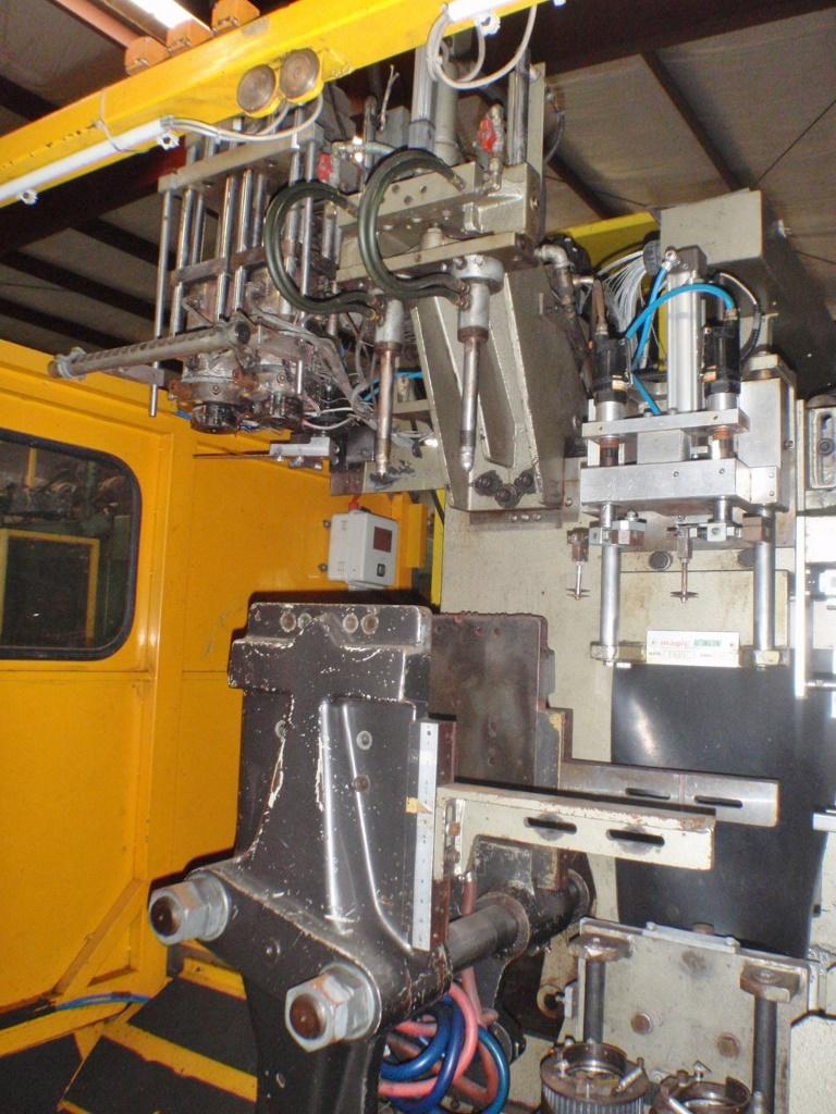 Magic MGL5ND, single shuttle blow molding machine | Garden City Plastics