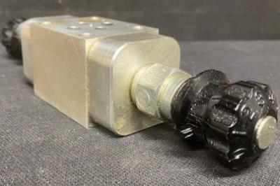 Sun Hydraulics FDBA-HAN Flow Control Valves on GBY 9HC0 Manifold ...